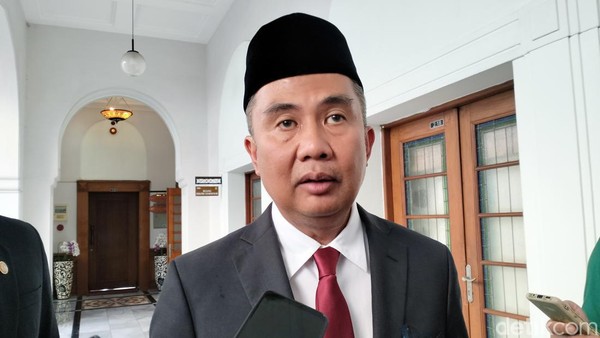 Bey Machmudin Umumkan Upah Minimum di Bandung Raya untuk Tahun 2024 ...