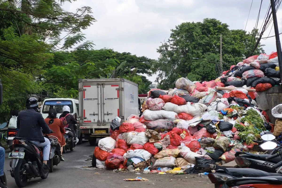 Darurat Sampah di Tangsel Diperpanjang 14 Hari - Tangerang Raya